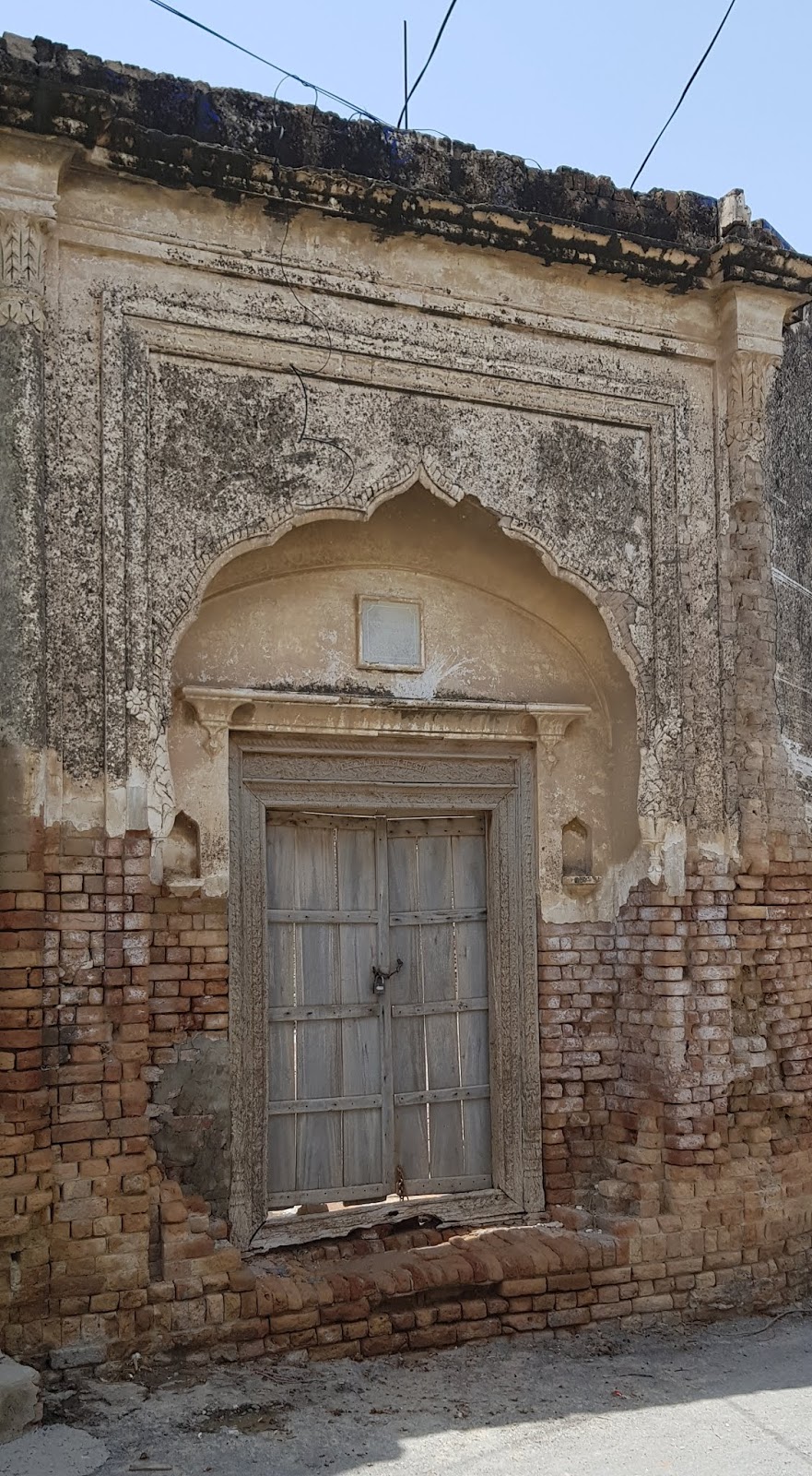 Pakistan Geotagging: 098 - Nawab Sar Buland Khan And His Fort At Mankera