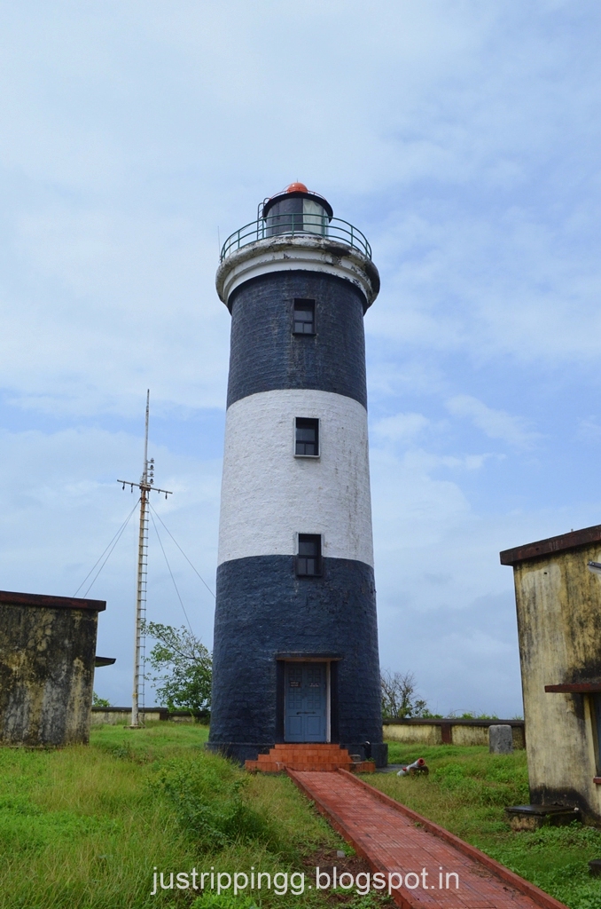 Just Tripping!: Ratnadurg - The Cliffhanger Fort in Ratnagiri
