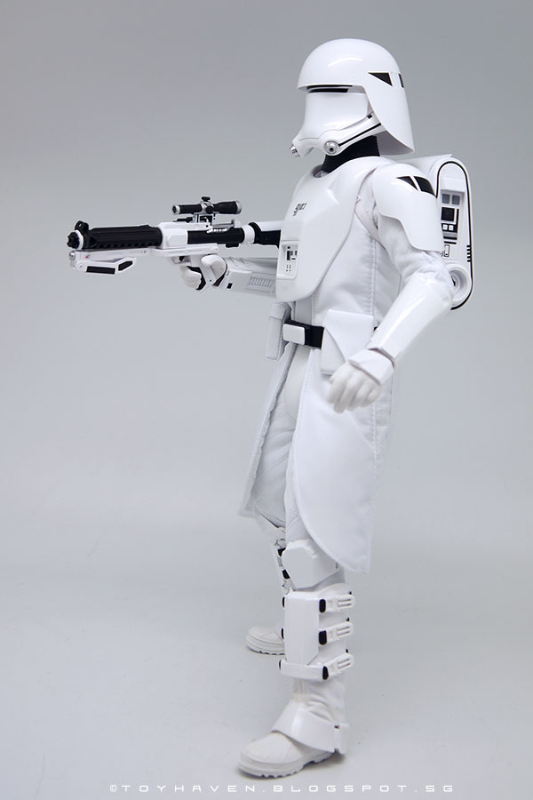 toyhaven: Hot Toys Star Wars TFA 1/6th scale First Order Snowtrooper 12 ...