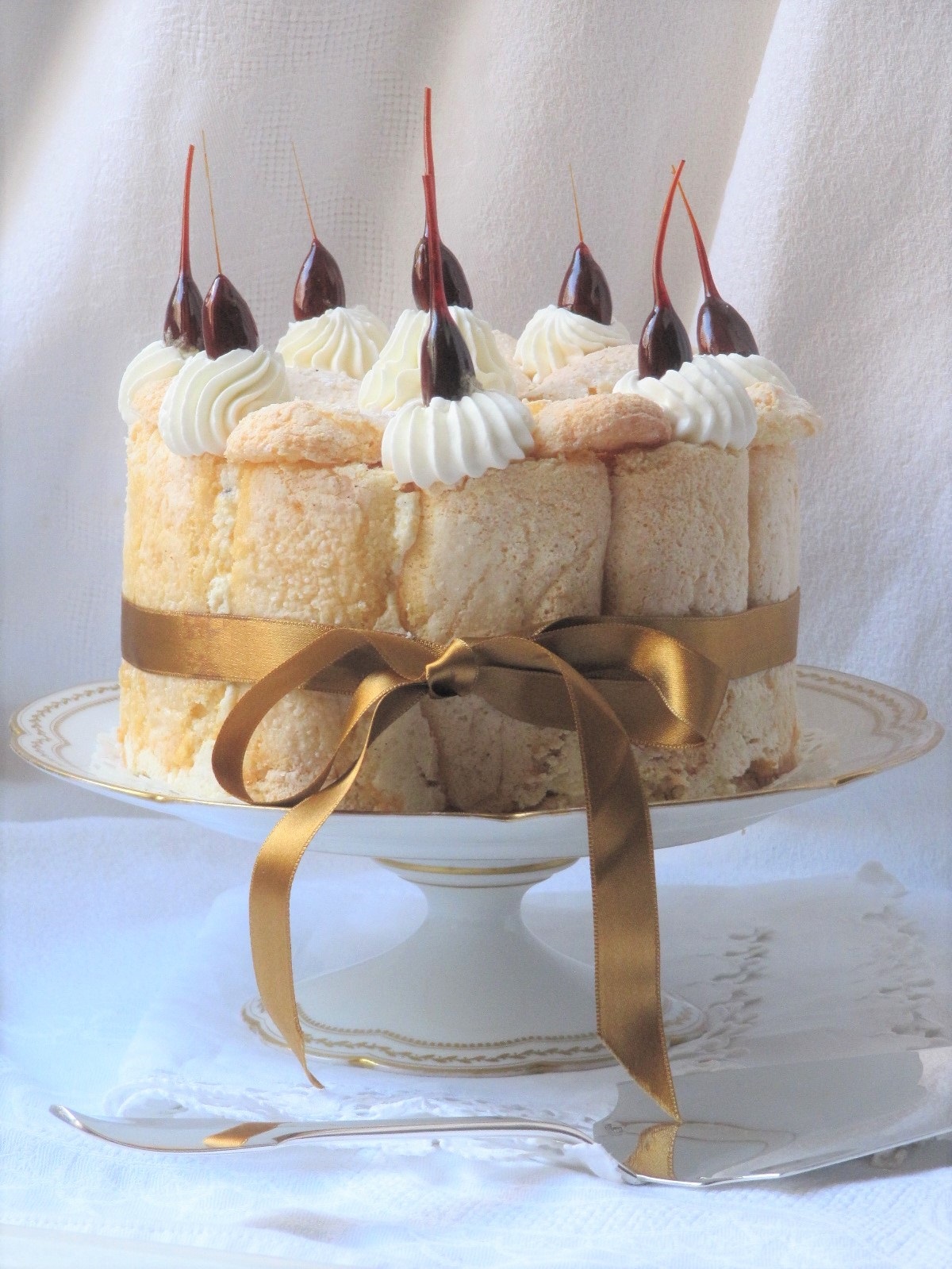 La cuisine d'ici et d'ISCA: Charlotte aux amandes pour la mi-carême