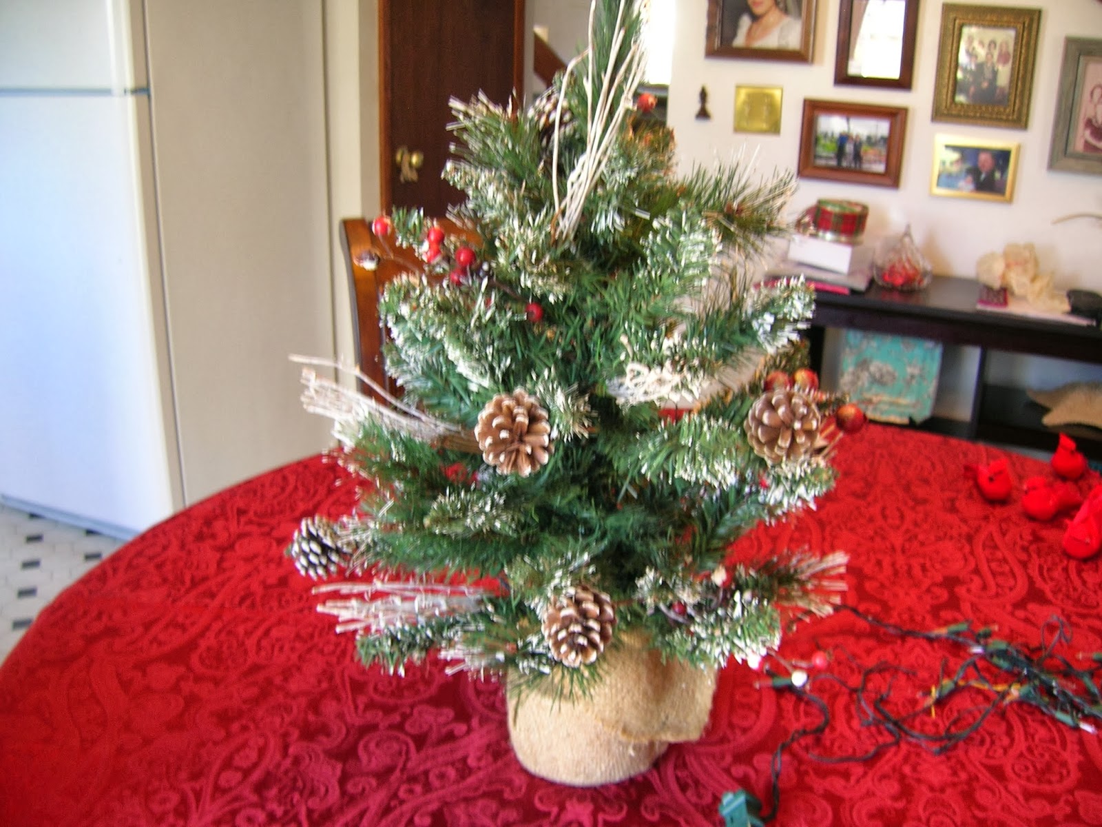 Maison Newton: My Cardinal Christmas Tree!