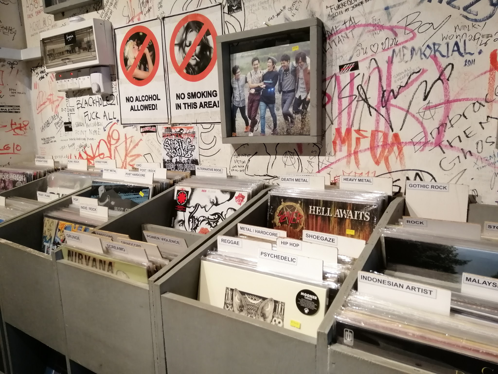 BERTEROMBER: Embrace Hall Cafe