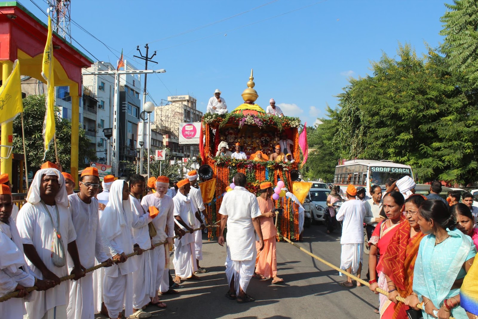 folk.in: Family Of Lord Krishna Ratha Yatra
