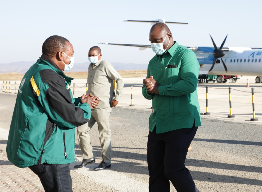 KATIBU MKUU WA CCM CHONGOLO ATUA JIJINI MBEYA TAYARI KWA ZIARA YA ...