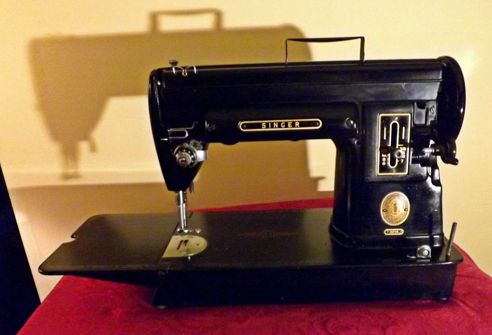 DragonPoodle Studio: Photographing a Singer 301, black longbed