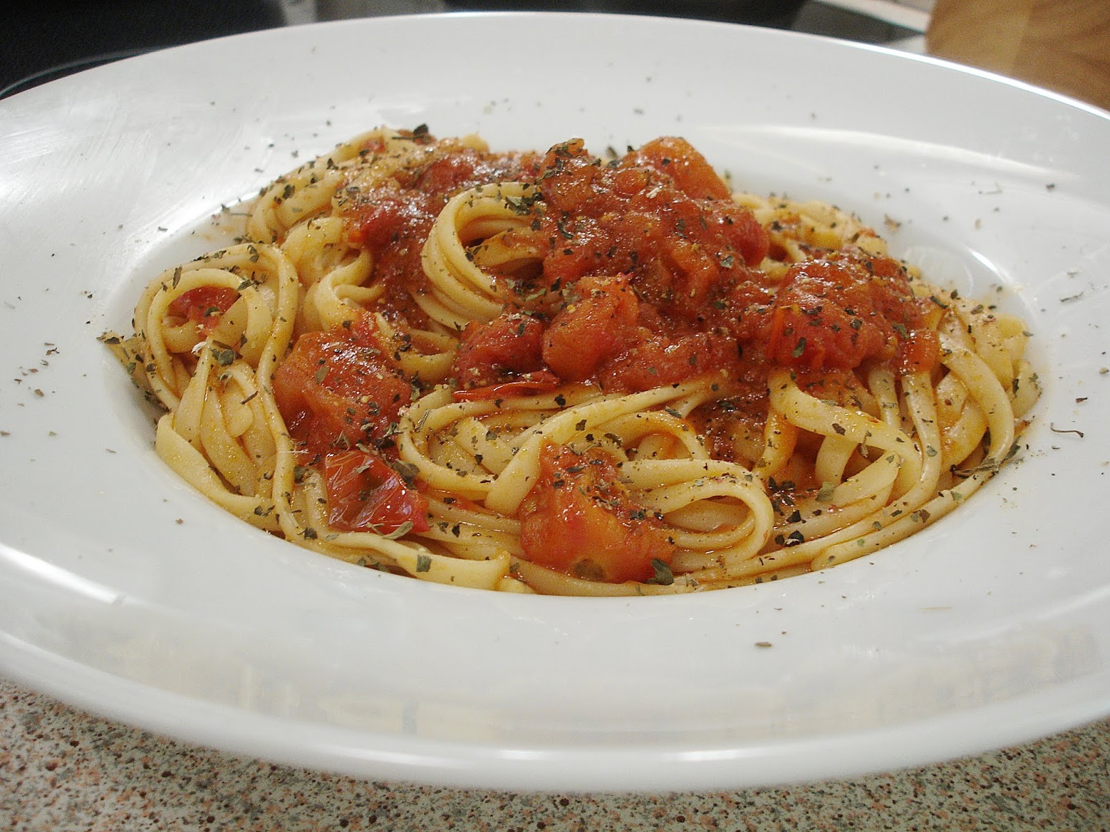 ΛΙΓΚΟΥΙΝΙ "ΝΑΠΟΛΙΤΕΝ" ΜΕ ΠΛΟΥΣΙΑ ΚΟΚΚΙΝΗ ΣΑΛΤΣΑ ΑΠΟ ΑΠΟΦΛΟΙΩΜΕΝΑ ...