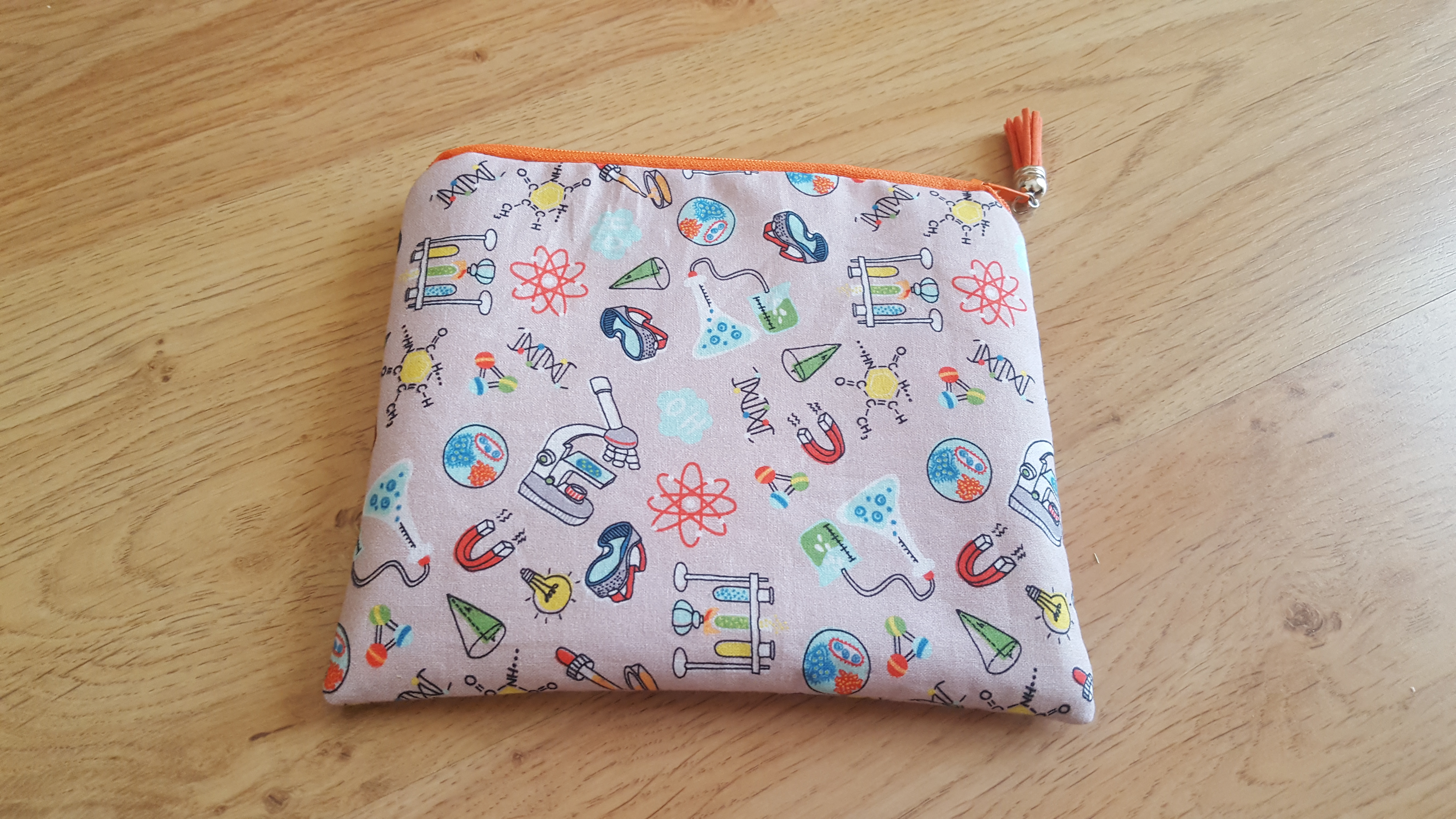 I made it Monday: science themed zipper purse |Keeping it Real