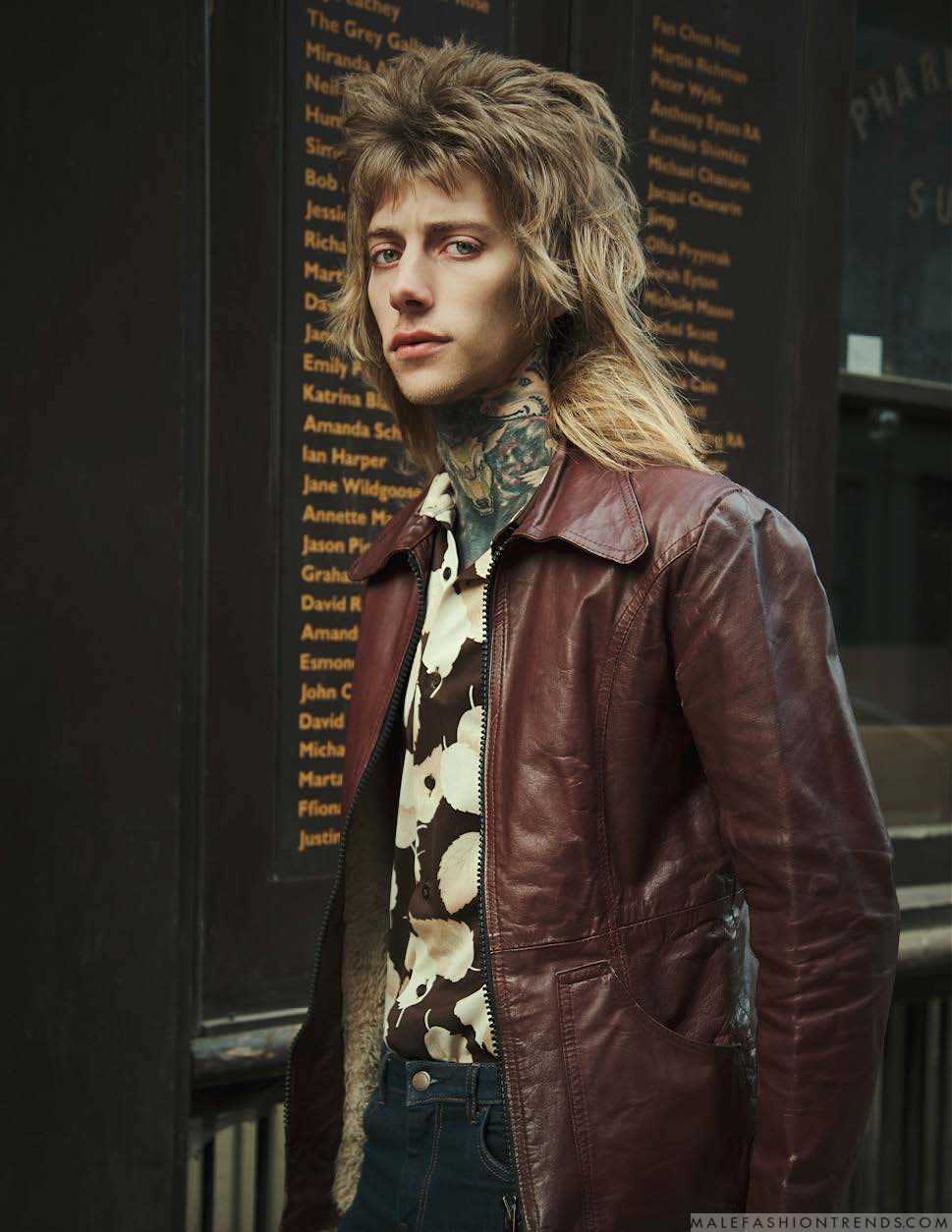 Matthew Roberts viste un mood de los años setenta para BLNC Magazine