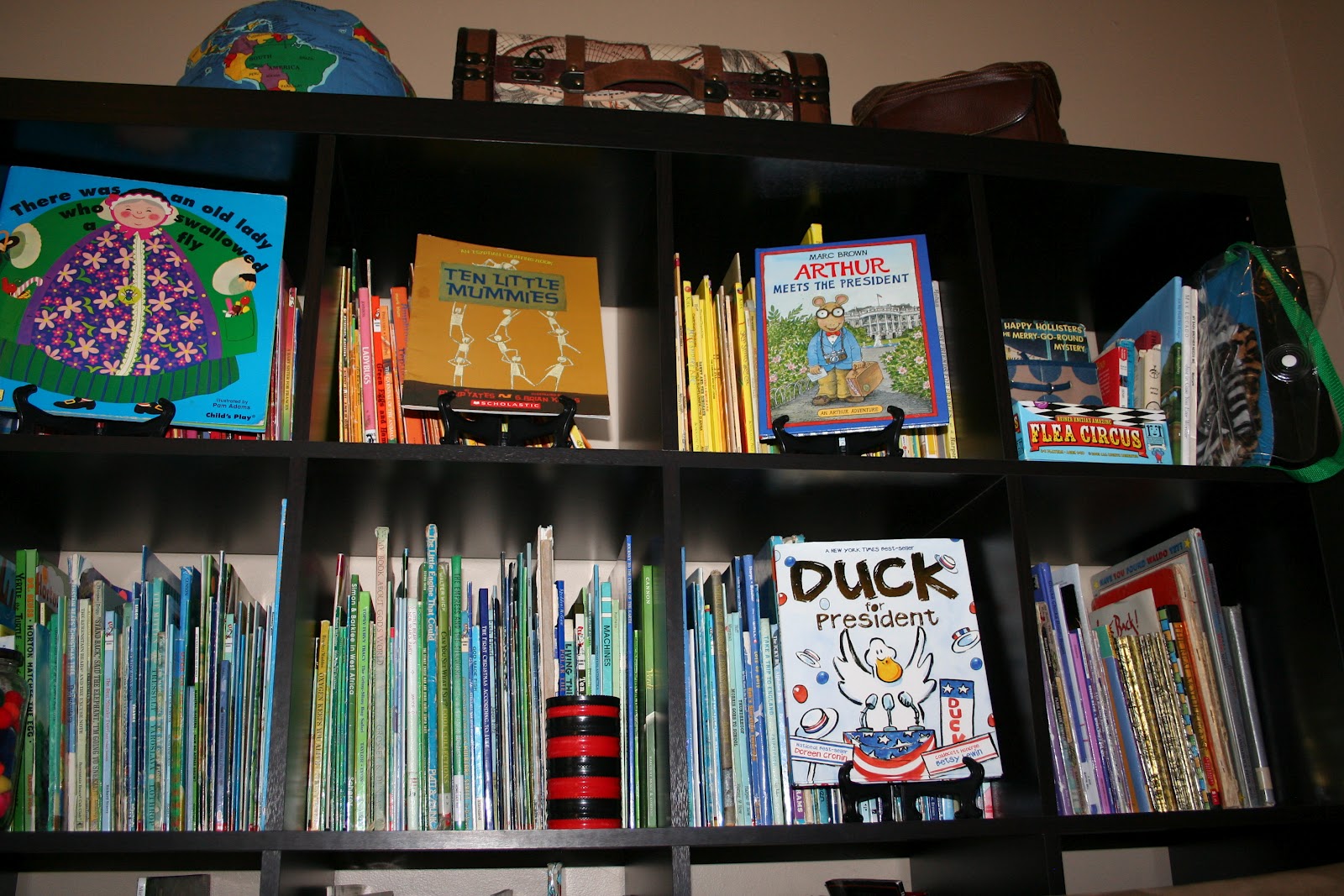 Our Country Road: Organizing Children's Books: Our Home Library