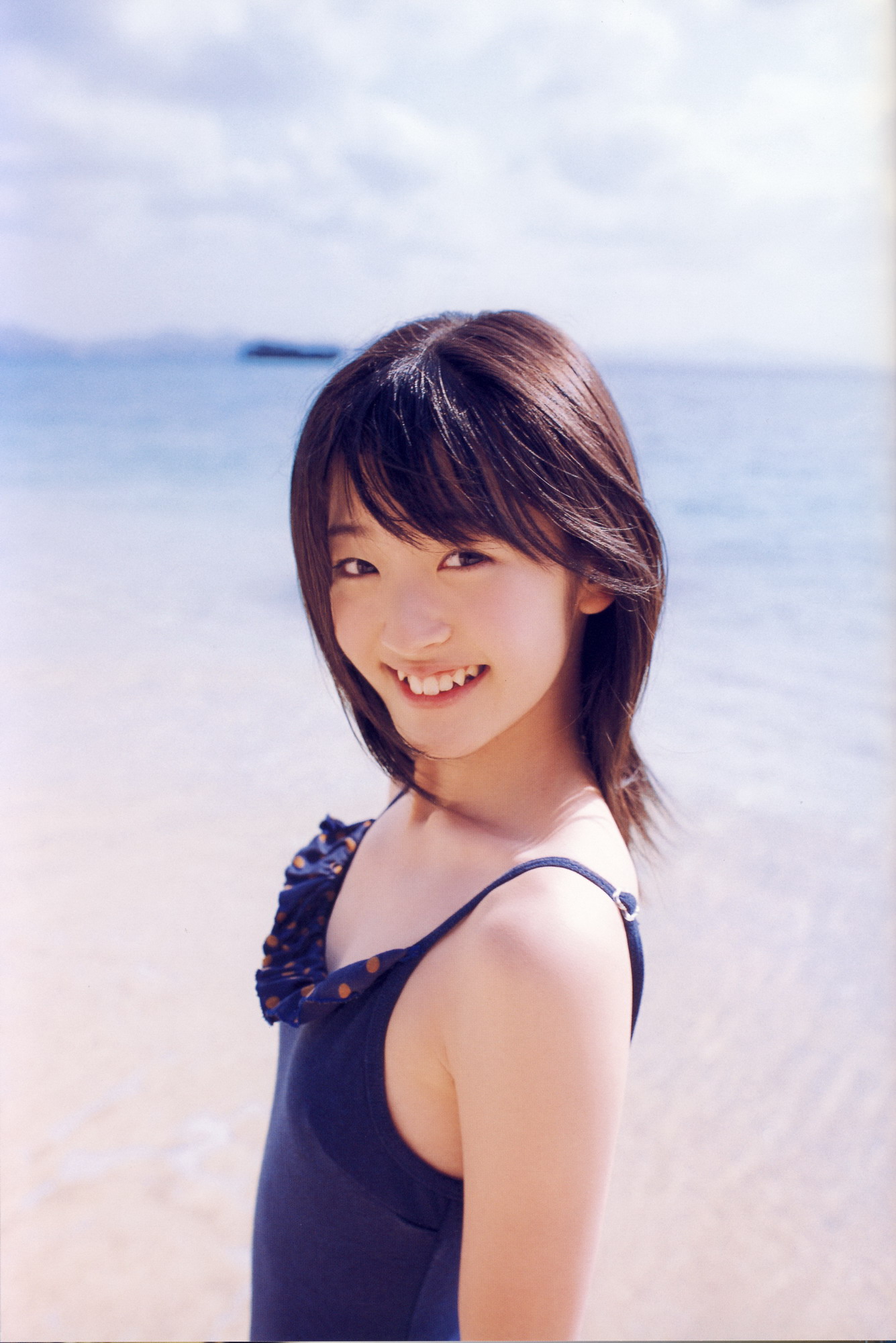 [Photobook] °C-ute - Airi Suzuki 1st Photobook - Airi