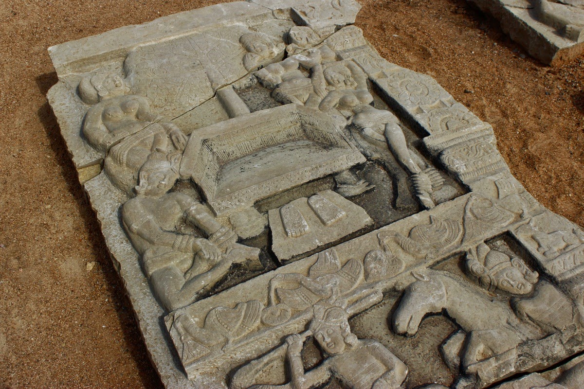 Journeys across Karnataka: Buddhist sculptures at Kanaganahalli-Sannati ...