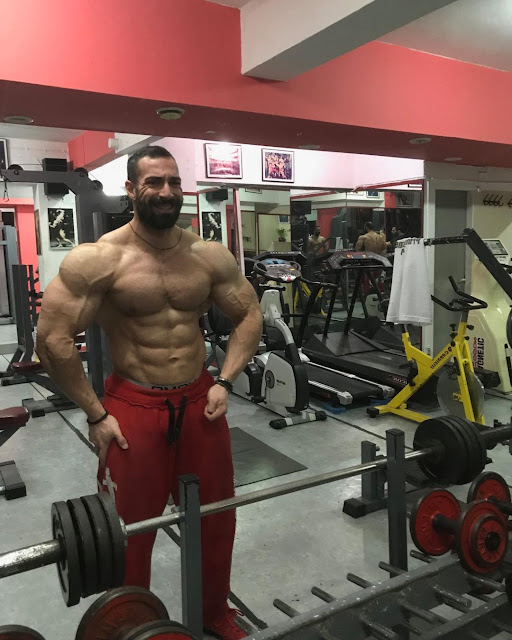 Muscle Lover: Greek Super-Heavyweight bodybuilder Alexis Moisidis