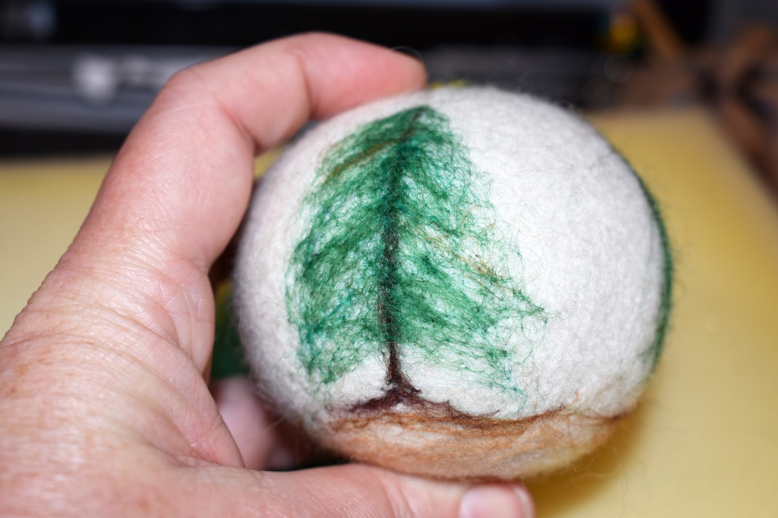 Tangible Daydreams: Tutorial: Beginner Needle Felted Christmas ...