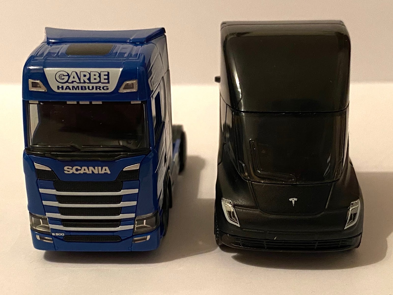 Modell:87: Elektrisierend - Der Tesla Semi von Matchbox