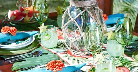 Turn your Table into a Tropical Paradise with Green Palm Leaves
