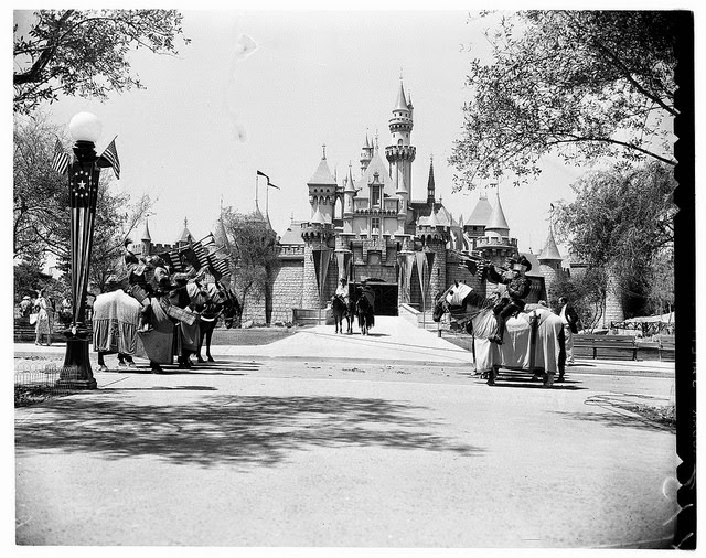 Pictures of Disneyland in the Opening Day on July 17, 1955 ~ Vintage ...