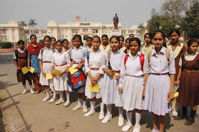 View Patna: School students visit Bihar Assembly