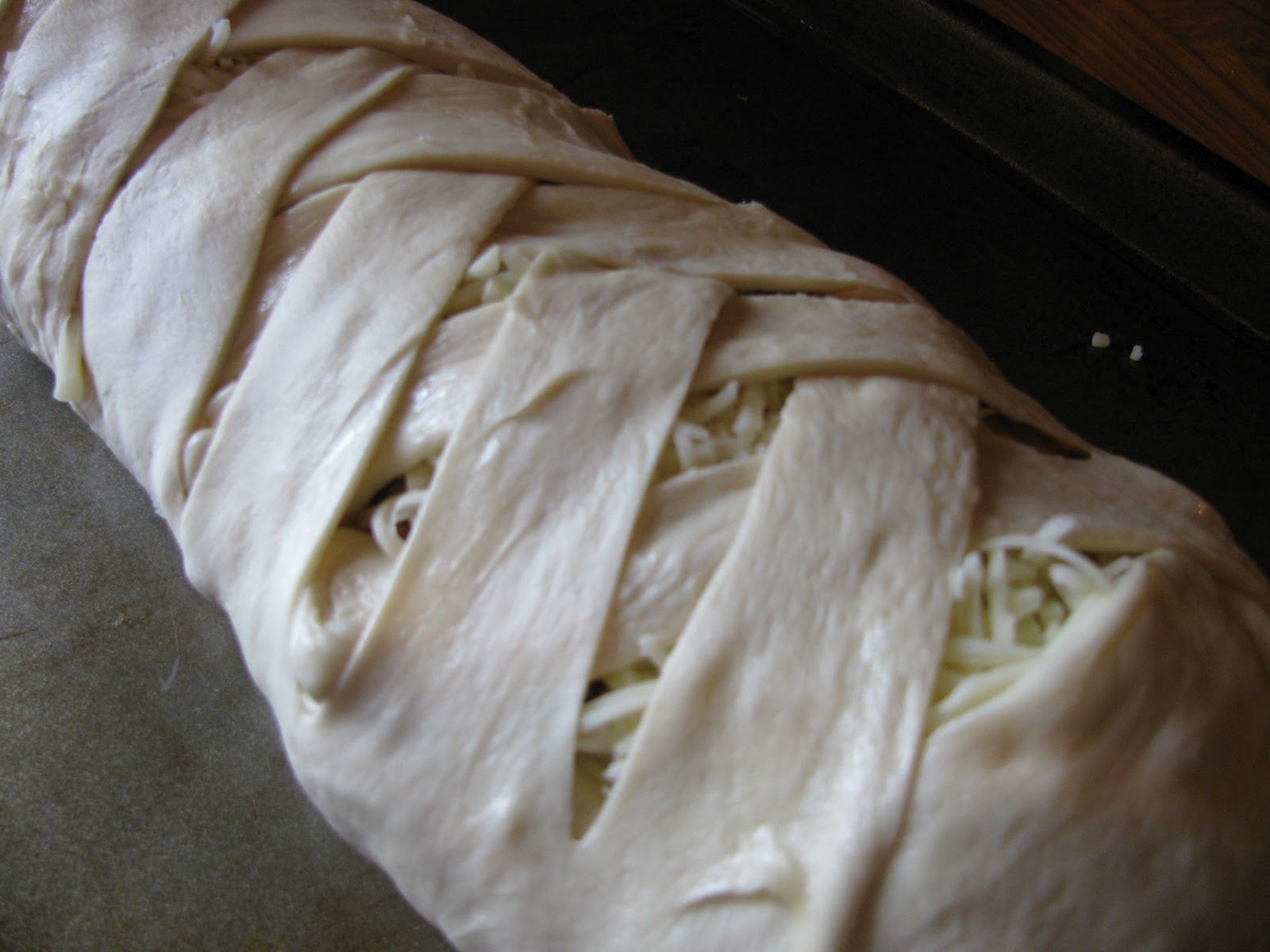 Dinner with the Robinsons...: Spaghetti Garlic Bread Braid...