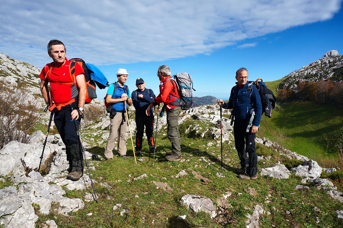De Soba a Ruesga por el Hoyo Masayo. ~ CLUB DE MONTAÑA Y SENDERISMO PEÑAS ARRIBA