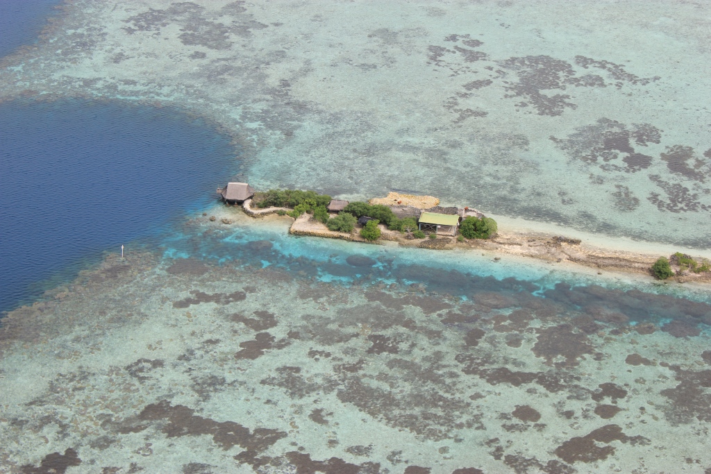 Cocktails out of Coconuts: Mokil Trip