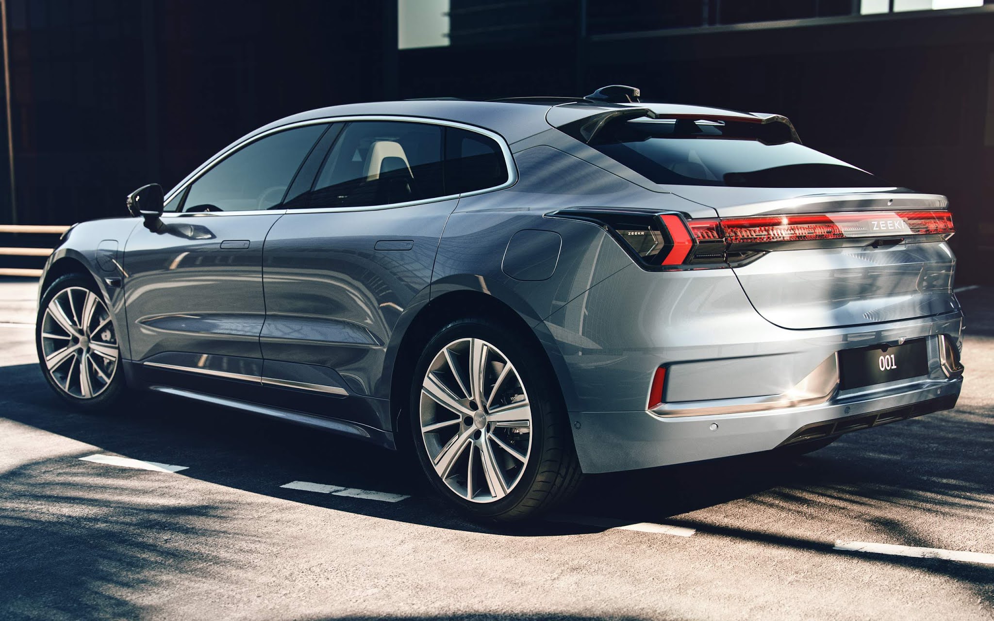 Geely lança o Zeekr 001: novo elétrico para enfrentar a Tesla