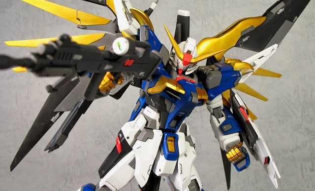 MG 1/100 Destiny Gundam "Blue and Gold colors" Custom Build