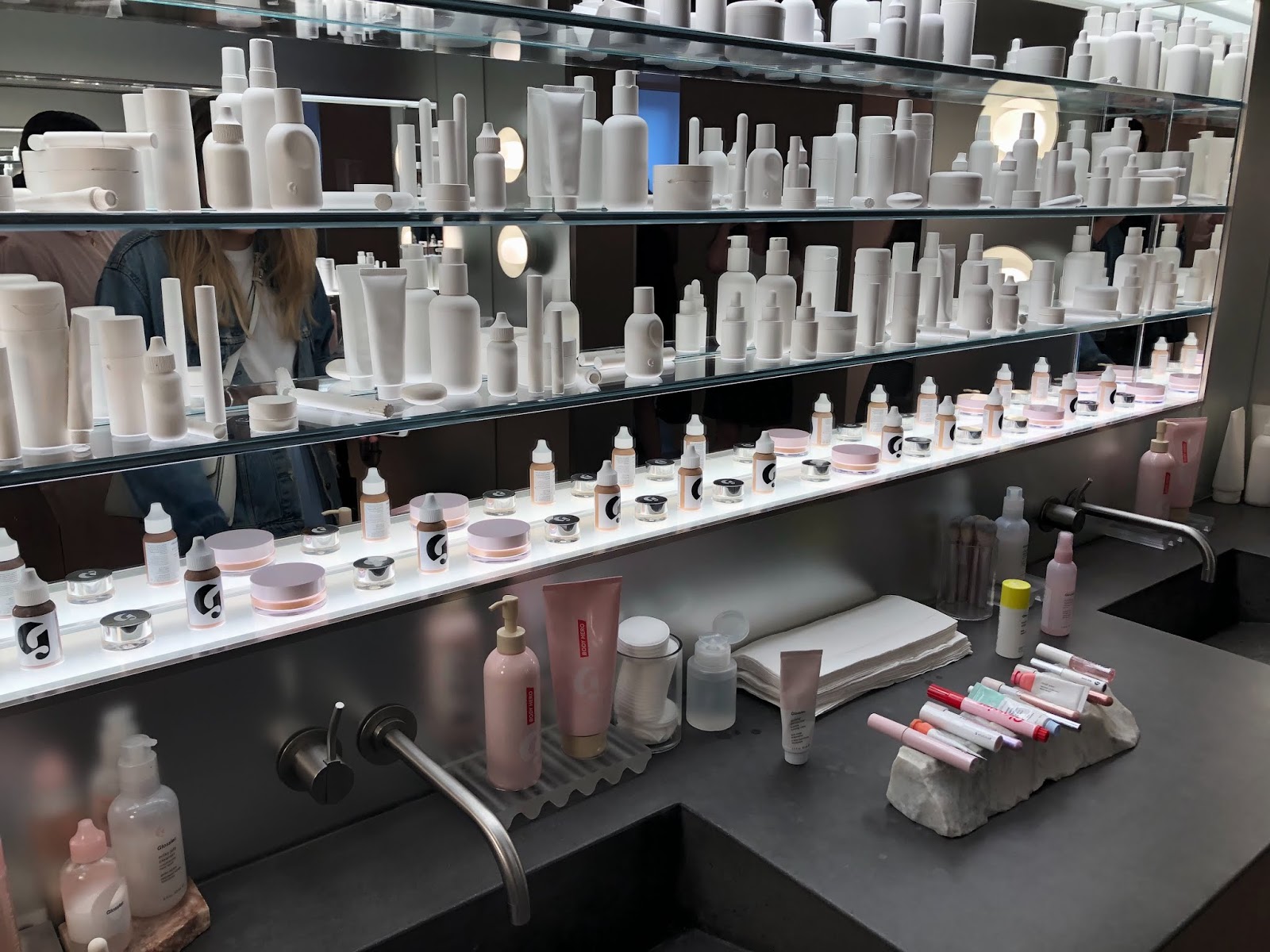 Glossier Showroom | NYC 2019 | The Cleansed Review