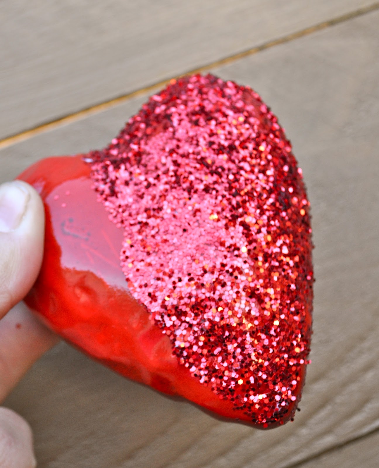 How to Glitter an Object - Make Life Lovely