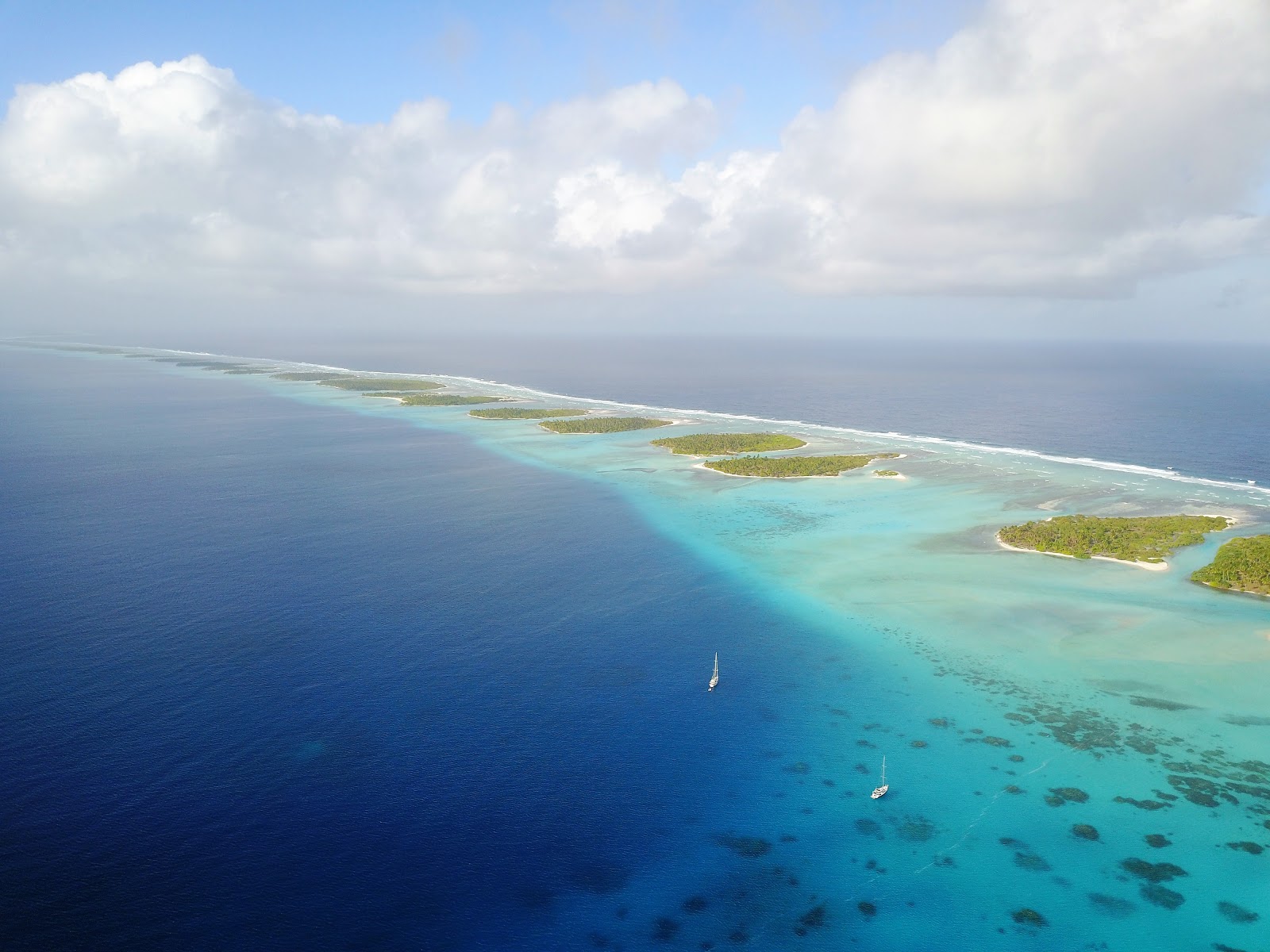 SV FLUENTA : Ailuk - Sailing Canoes, Beaches, Spearfishing and more