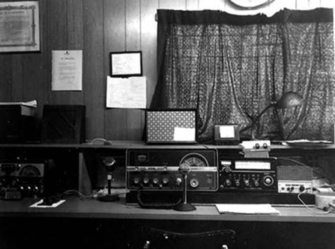 SolderSmoke Daily News -- Ham Radio Blog: Oldest Drake 2B? (now with ...