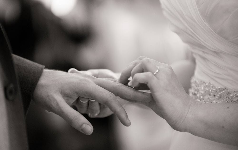 The 5 Golden Rules of Wearing Rings | Emily and Indiana