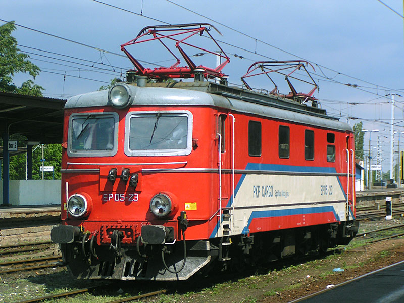 W zakładach Remtrak rozpoczęto restaurowanie lokomotywy EP05-23