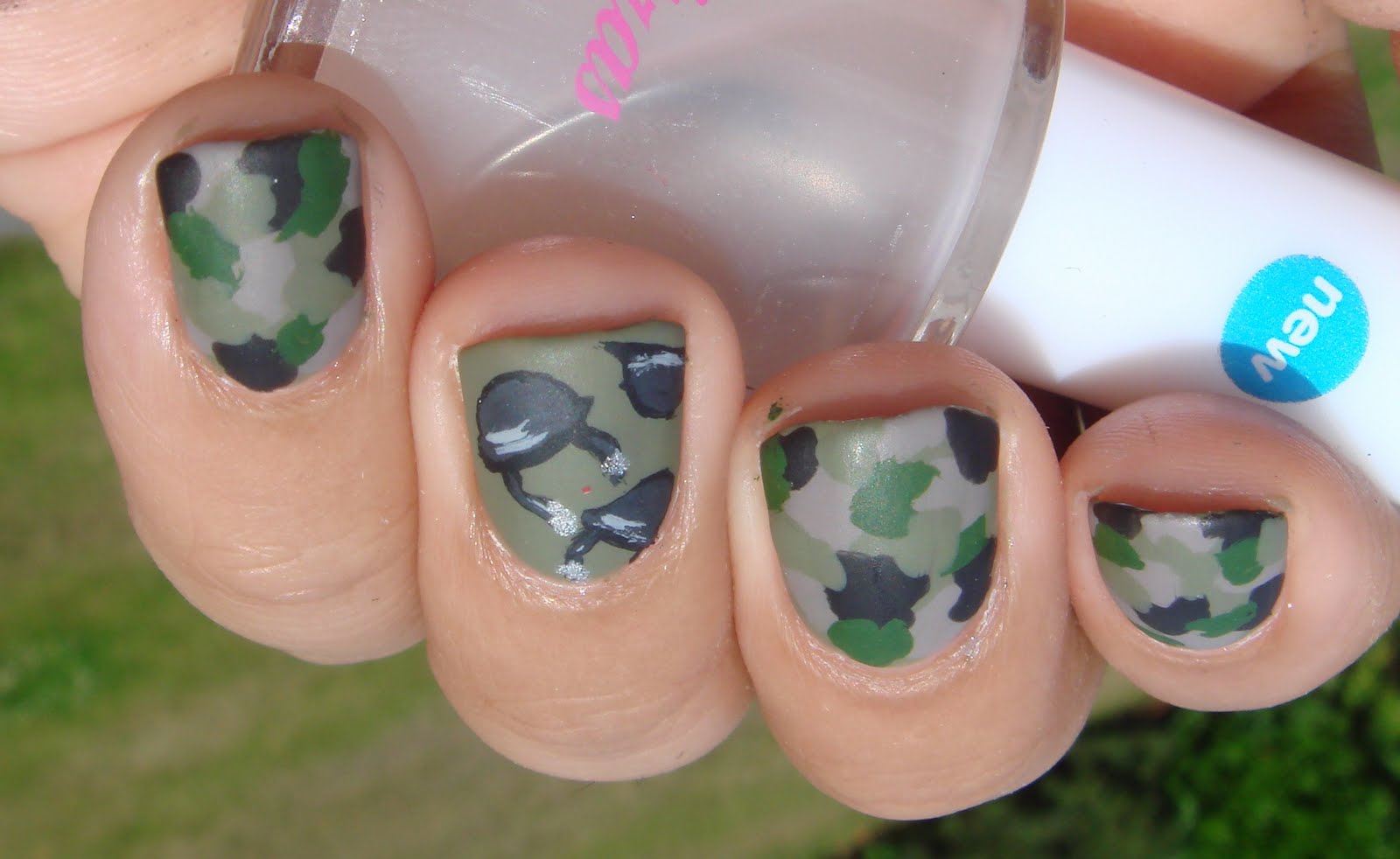 nail loopy: army nails