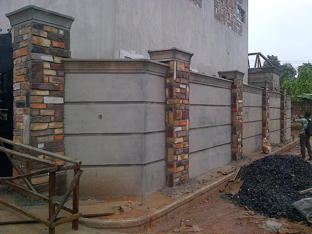 BROWN MIX COBBLE STONES ON FENCE PILLARS