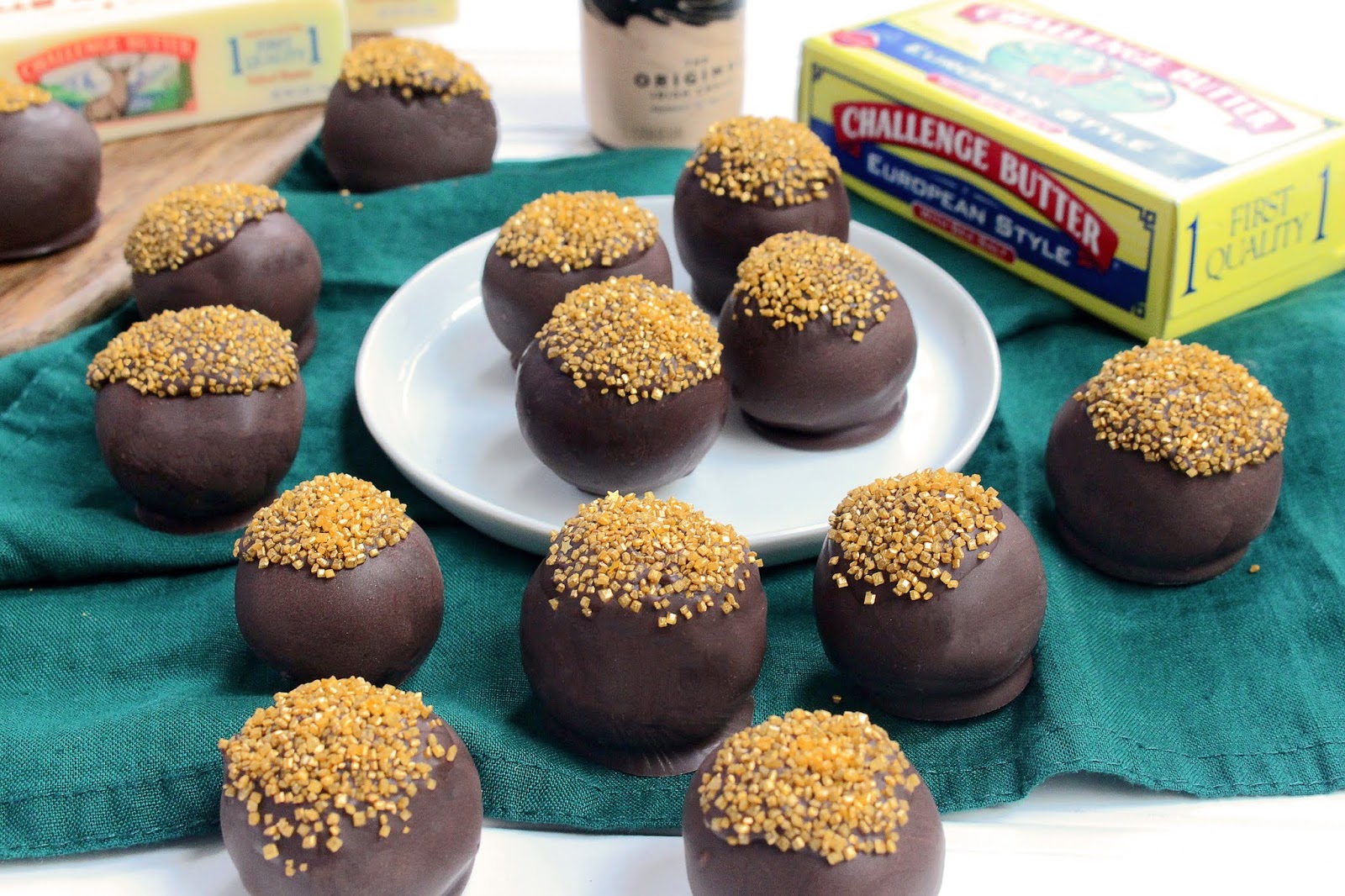 Kylee's Kitchen: Pot of Gold Cake Balls