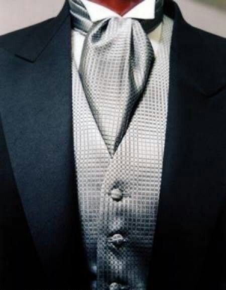 Clase, elegancia y distinción: EL PLASTRÓN