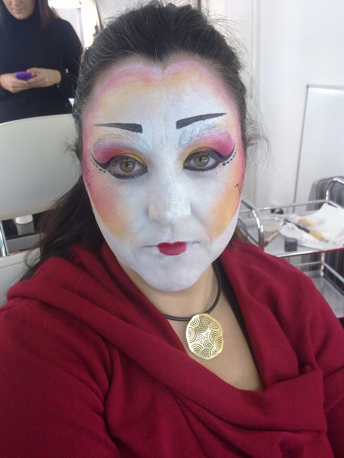 mundo de maquillaje y diseño de uñas: maquillaje Geisha