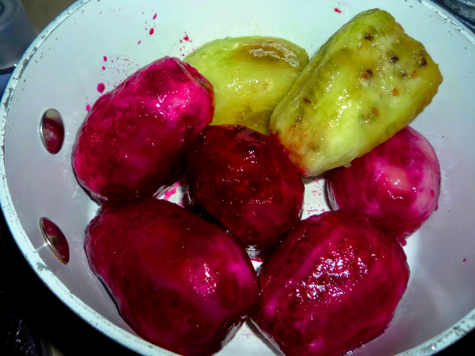 Mermelada de tuna. Es deliciosa sobre tu pan con mantequilla o tu ...