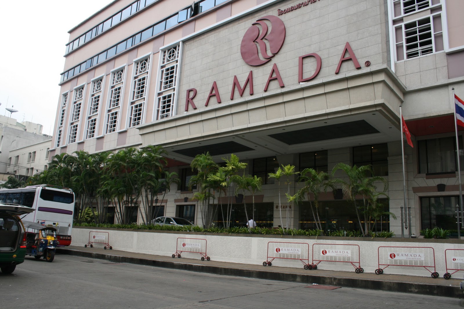 Ramada D'MA Bangkok: Latest Flood Update: 20 October 2011at Ramada D'MA ...