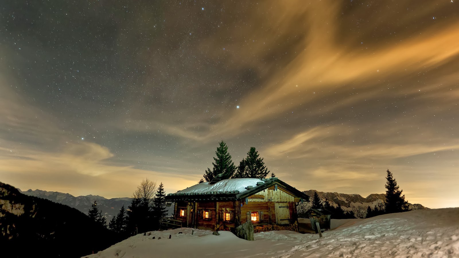 Coolest Cabins: Winter Log Cabin