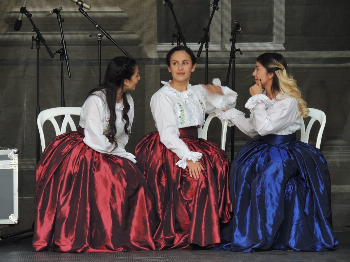 Danza tradicional, región Andina : CONTRADANZA