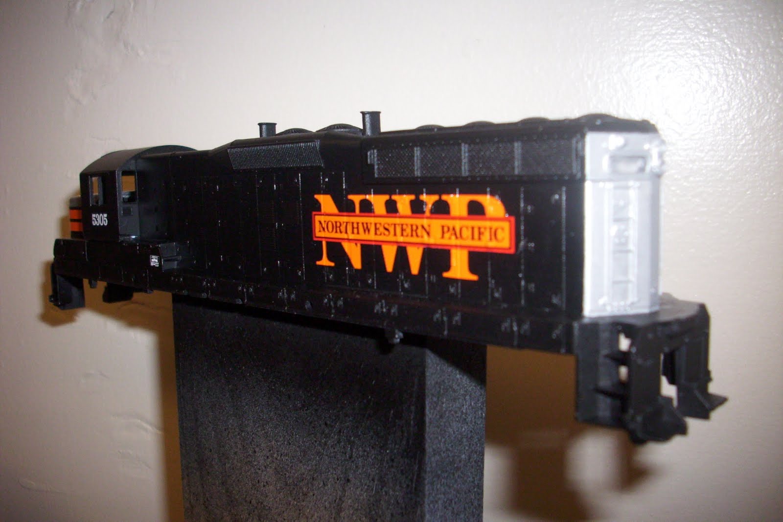 "Redwood Empire Route" - NWP: Progress on NWP #5305 (Chop-Nose SD9)