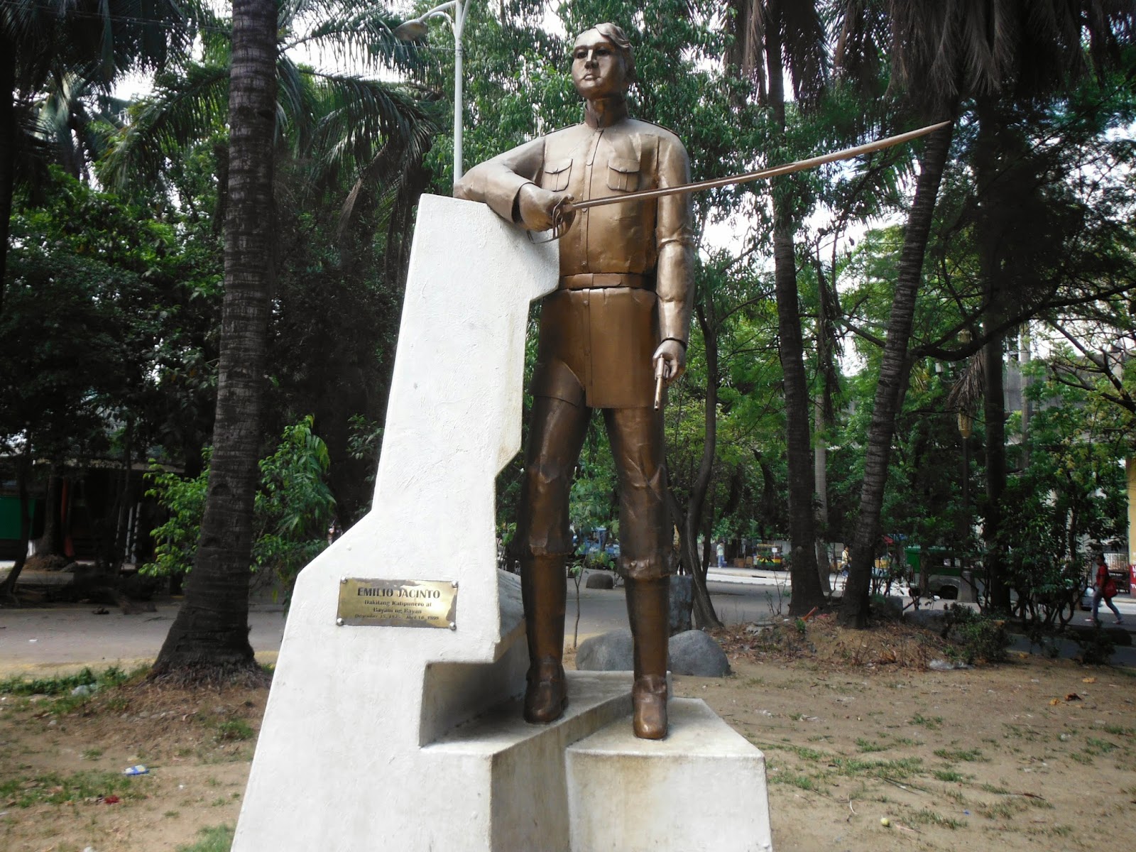 Buhay Manilenyo: Rebulto ni Emilio Jacinto malapit sa Manila City Hall