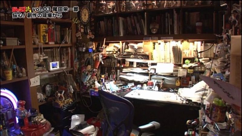 4 Manga Artists With The Messiest Workspaces - Otaku Fantasy - Anime ...