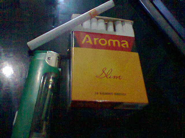 rokok kretek ini punya khas dan rasa yang beda