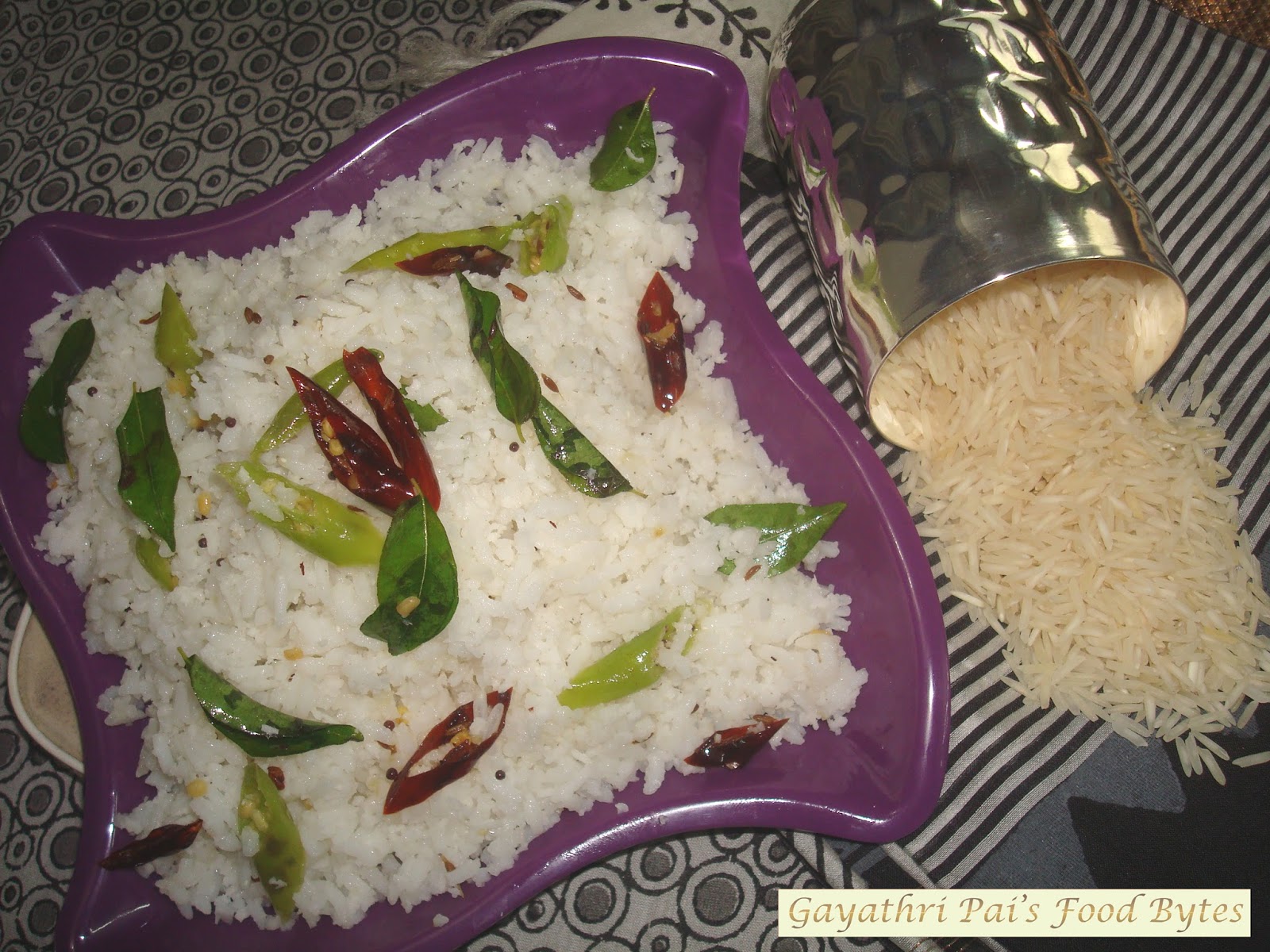 Gayathri Pai's Food Bytes: Nuchi / Podnichi Bhaat / Seasoned Rice.