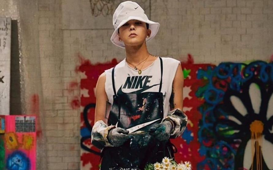 G Dragon shows off his manly charm with a facial hair selca on SNS ...