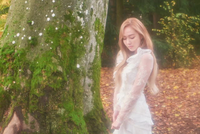 See the behind the scene pictures from Jessica's 'Wonderland' MV ...