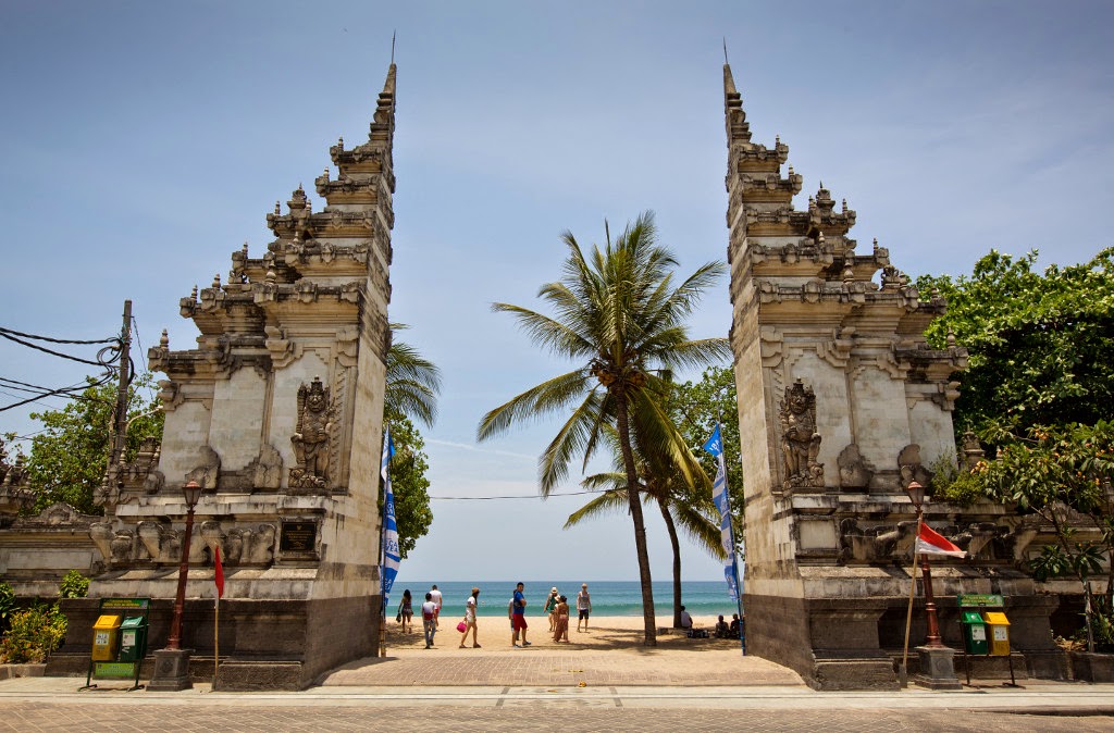 Bali Free Information: Candi Bentar Balinese Welcoming Gate