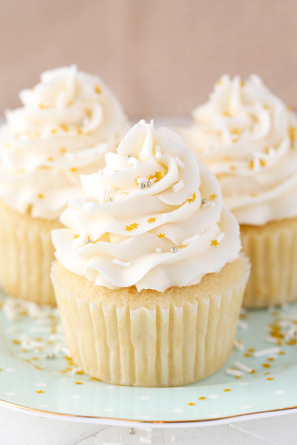 MOIST VANILLA CUPCAKES moist-vanilla-cupcakes